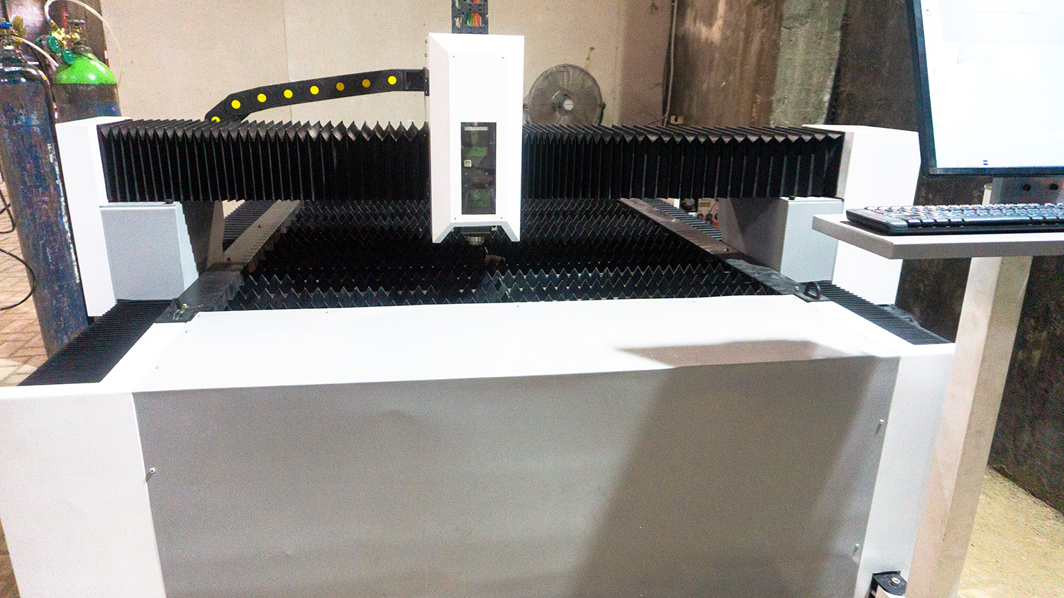 Harga Mesin Cutting Plat Besi INSECO: Pilihan Cutting Berkualitas