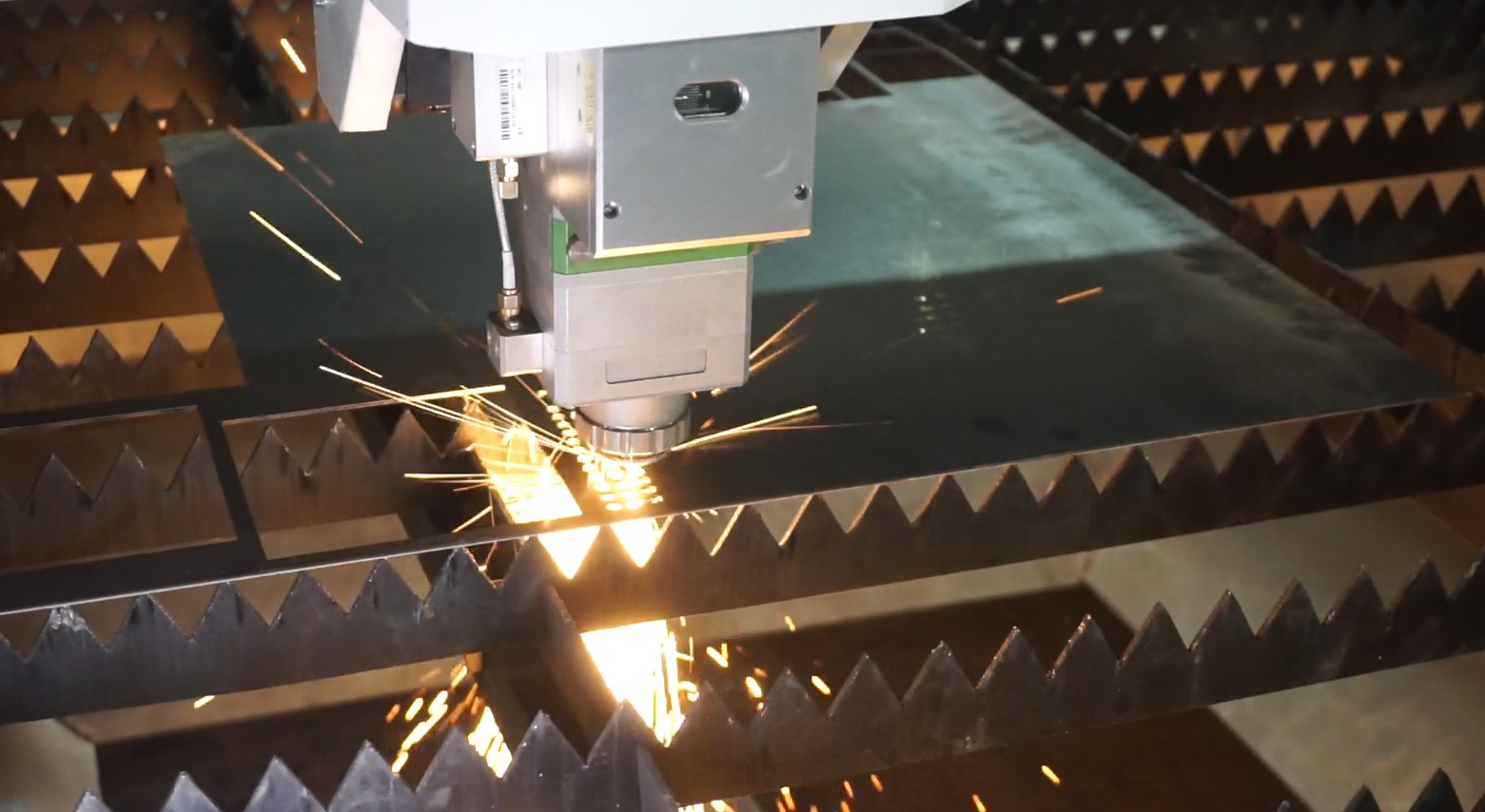 Jual Mesin CNC Fiber Laser Cutting di Malang dan Sekitarnya