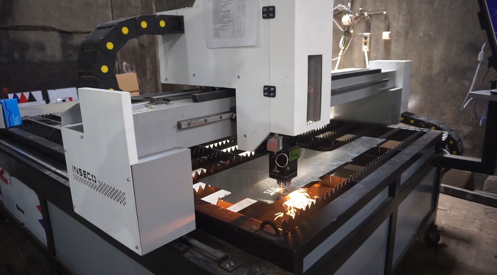Jual Mesin CNC Laser Cutting Plat Murah di Blora & Sekitarnya